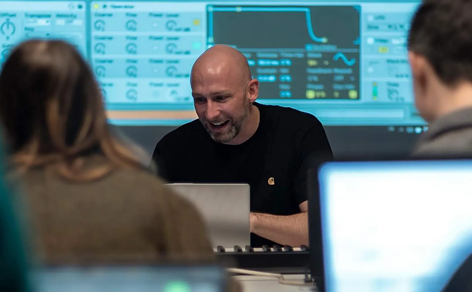 Electronic minimalism | Chromatone.center